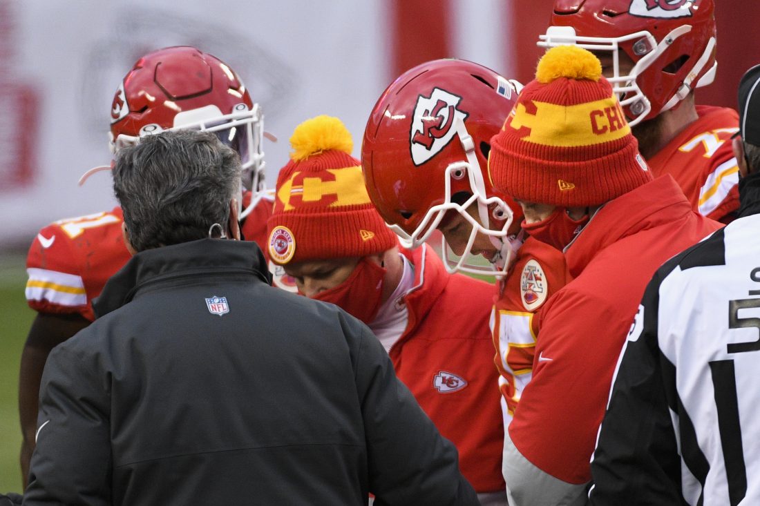 Chiefs’ Mahomes in concussion protocol after playoff win | News, Sports ...